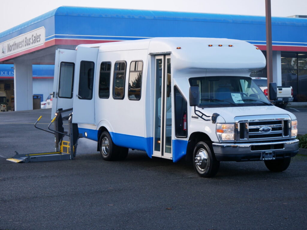 2008 Ford Startrans 10 Passenger + 2 Wheelchair Shuttle Bus - S23575 ...