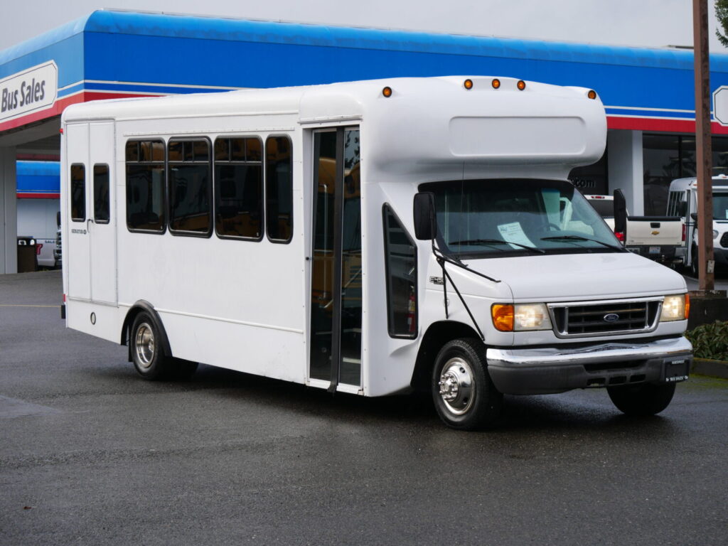 2005 Ford Startrans 20 Passenger + 2 Wheelchair Shuttle Bus - S46711 ...